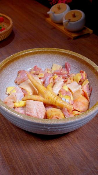 怎么炖鸡肉好吃_炖鸡肉需要焯水吗-第3张图片-山城妙识
