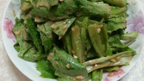 凉拌油麦菜的汁怎么调_油麦菜凉拌汁配方-第1张图片-山城妙识
