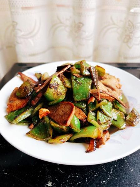 猪肝炒青椒怎么炒好吃又嫩_猪肝炒青椒嫩滑不腥技巧-第1张图片-山城妙识 猪肝炒青椒怎么炒好吃又嫩_猪肝炒青椒嫩滑不腥技巧-第1张图片-山城妙识