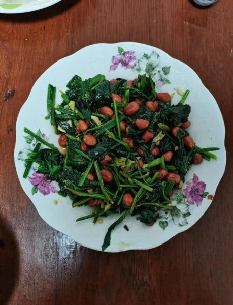 果仁菠菜的做法_果仁菠菜热量高吗-第2张图片-山城妙识