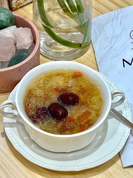 燕窝放什么炖最好_燕窝炖什么最营养-第1张图片-山城妙识