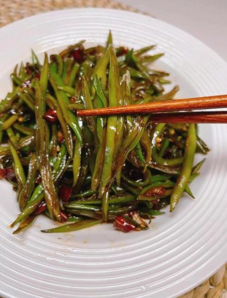 扁豆角怎么炒才好吃_扁豆角最正宗的做法-第3张图片-山城妙识