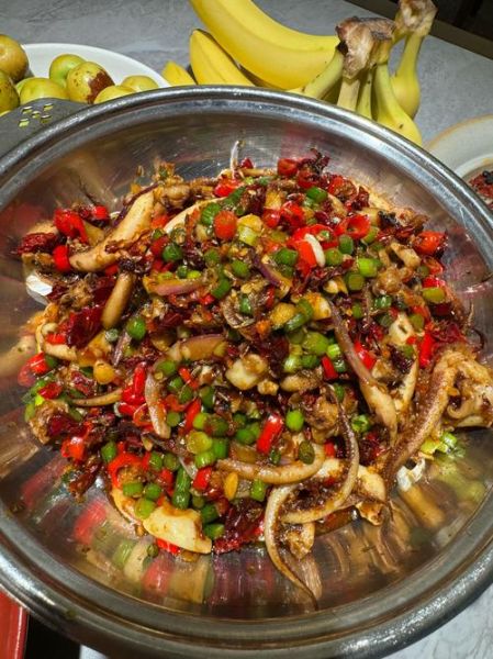 干锅鱿鱼须怎么做才正宗_干锅鱿鱼须正宗做法-第1张图片-山城妙识