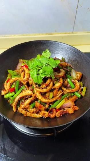 干锅鱿鱼须怎么做才正宗_干锅鱿鱼须正宗做法-第2张图片-山城妙识