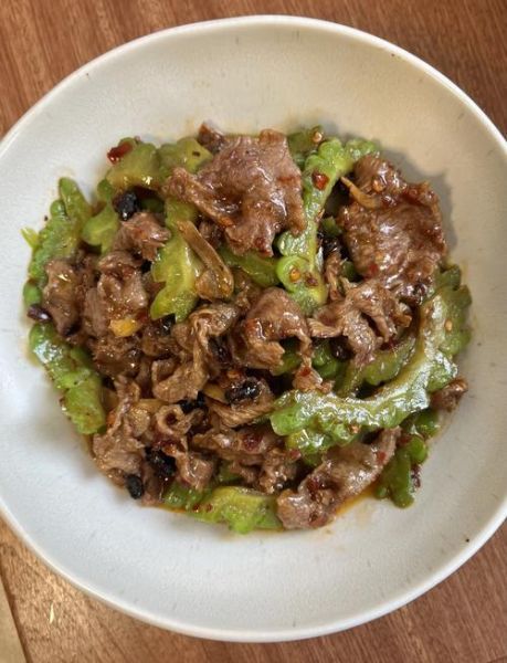 苦瓜炒牛肉怎么做_苦瓜炒牛肉怎么炒才好吃-第2张图片-山城妙识