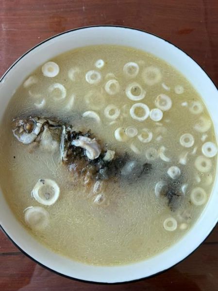 鲫鱼汤的功效与禁忌_孕妇能喝吗-第3张图片-山城妙识 鲫鱼汤的功效与禁忌_孕妇能喝吗-第3张图片-山城妙识