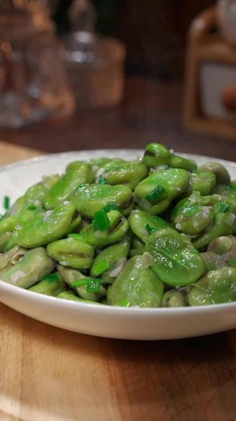 炒鲜蚕豆怎么做好吃_鲜蚕豆用焯水吗-第1张图片-山城妙识