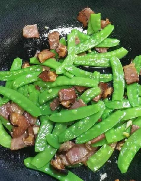 腊肉荷兰豆怎么炒好吃_腊肉荷兰豆焯水还是不焯水-第3张图片-山城妙识