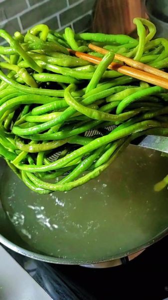 豆角包饺子用焯水吗_豆角焯水几分钟-第1张图片-山城妙识