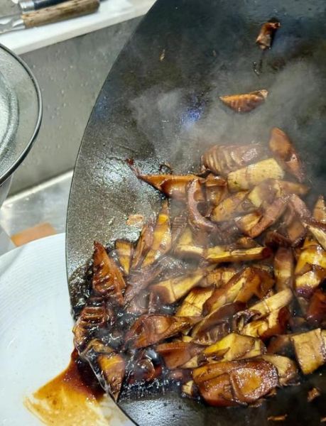 丽水油焖笋怎么做_油焖笋为什么先焯水-第1张图片-山城妙识