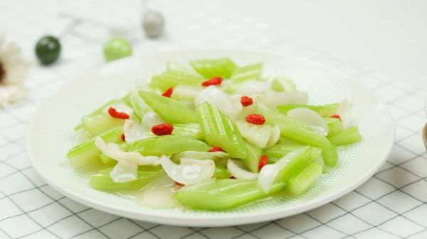 凉拌西芹百合的做法大全_西芹百合焯水几分钟-第3张图片-山城妙识