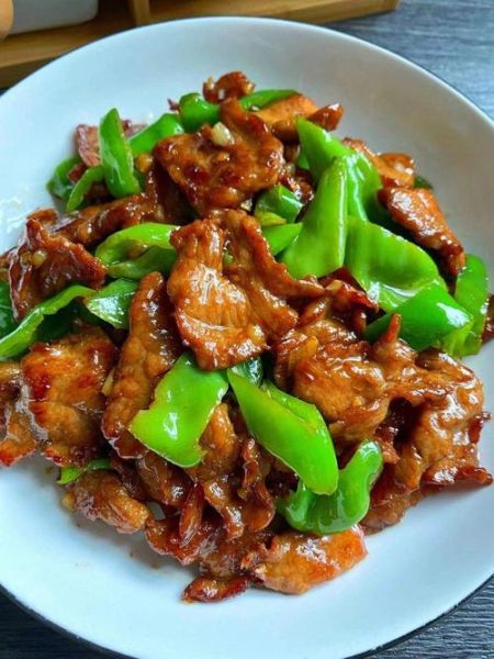 青椒炒肉片怎么炒才嫩_青椒炒肉片家常做法-第1张图片-山城妙识
