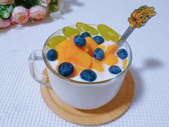 水果沙拉用什么酸奶比较好_酸奶挑选技巧-第1张图片-山城妙识