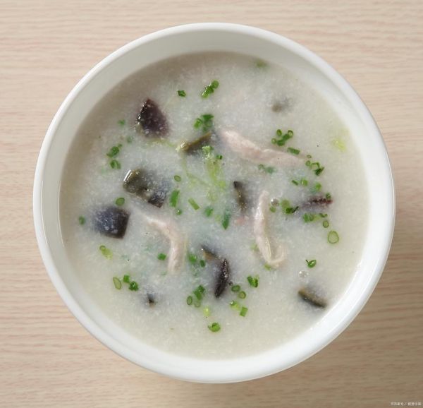 皮蛋瘦肉粥的功效与危害_适合哪些人吃-第2张图片-山城妙识