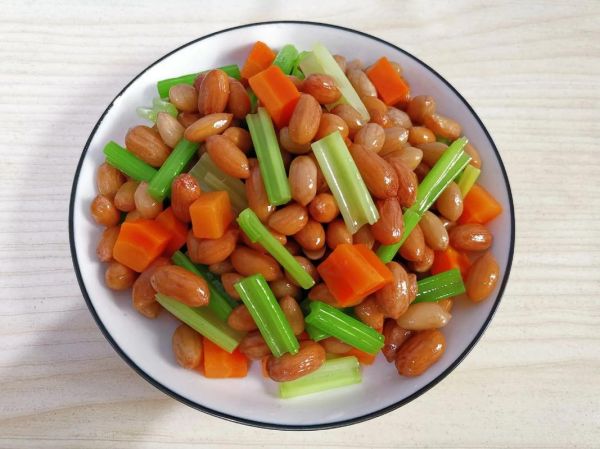 水煮五香花生米怎么做_水煮花生放什么香料-第1张图片-山城妙识