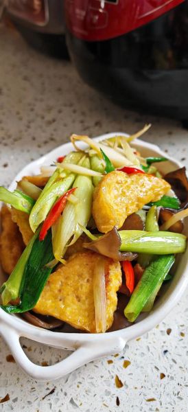 青蒜苗炒豆腐怎么做_青蒜苗炒豆腐家常做法-第1张图片-山城妙识 青蒜苗炒豆腐怎么做_青蒜苗炒豆腐家常做法-第1张图片-山城妙识