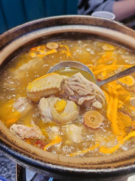 花雕鸡火锅怎么做_正宗花雕鸡火锅做法-第1张图片-山城妙识