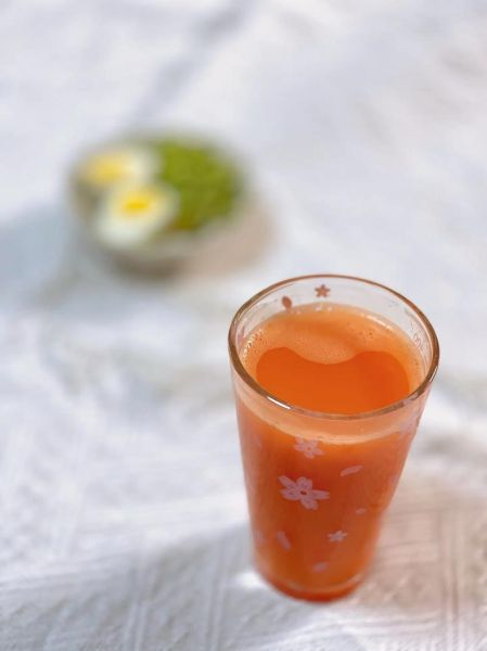 胡萝卜苹果汁什么时候喝最适宜_空腹还是饭后-第1张图片-山城妙识