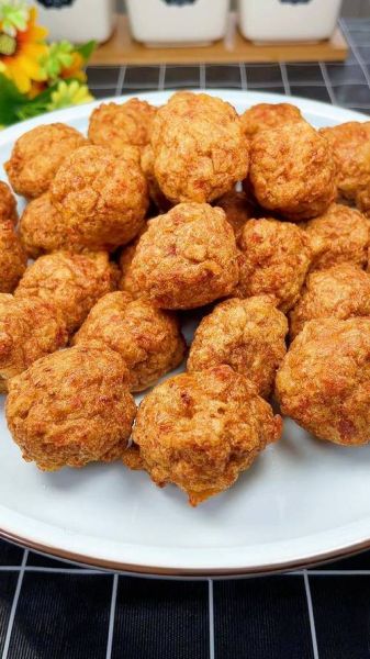 油炸肉丸子怎么做才外酥里嫩_正宗肉丸子的做法窍门-第3张图片-山城妙识