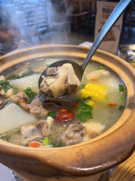 家庭版羊肉汤怎么做_羊肉汤去膻味技巧-第1张图片-山城妙识