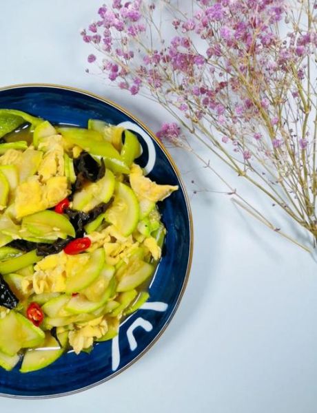 西葫芦木耳炒鸡蛋怎么炒_西葫芦木耳炒鸡蛋热量高吗-第3张图片-山城妙识