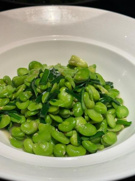 韭菜炒蚕豆怎么炒好吃_蚕豆要不要焯水-第2张图片-山城妙识