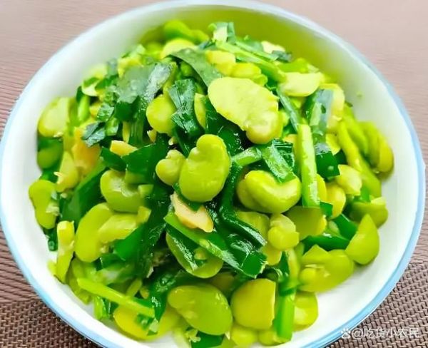韭菜炒蚕豆怎么炒好吃_蚕豆要不要焯水-第3张图片-山城妙识
