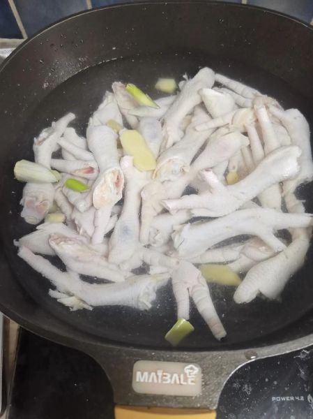 红烧鸡爪子怎么做_红烧鸡爪子怎么入味-第2张图片-山城妙识