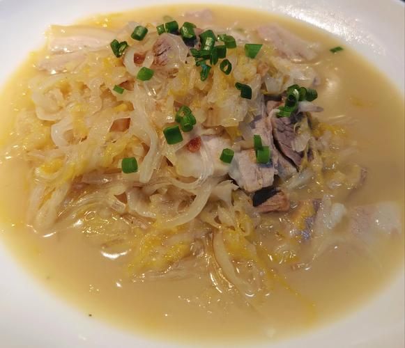 东北酸菜粉条肉怎么做_酸菜粉条肉最正宗做法-第1张图片-山城妙识
