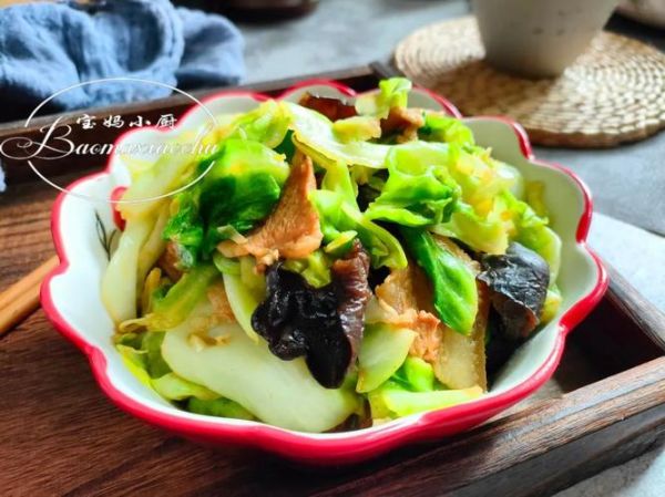 木耳炒圆白菜怎么做_木耳炒圆白菜需要焯水吗-第3张图片-山城妙识