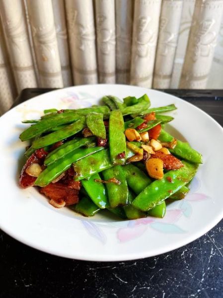 荷兰豆怎么炒不发黄_荷兰豆焯水还是直接炒-第2张图片-山城妙识