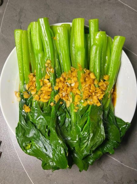 广东蒜蓉菜心怎么做_蒜蓉菜心焯水多久-第1张图片-山城妙识