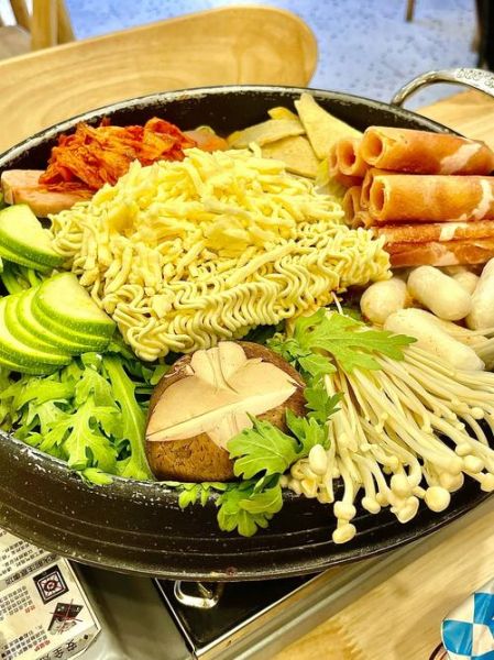 部队火锅和普通火锅的区别_哪个更好吃-第1张图片-山城妙识