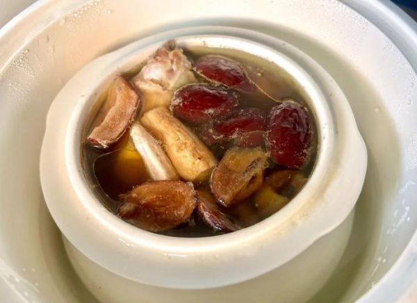 白鸽煲什么汤最补_白鸽煲汤放什么材料-第3张图片-山城妙识