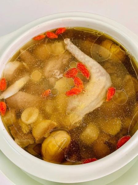 白鸽煲什么汤最补_白鸽煲汤放什么材料-第2张图片-山城妙识