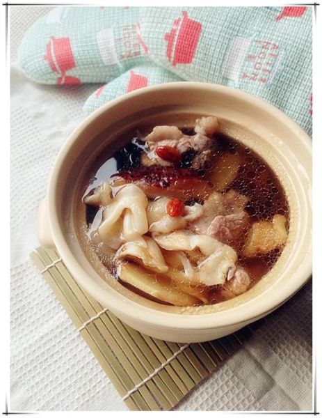 鱼肚汤的功效与作用_鱼肚汤怎么炖最养胃-第2张图片-山城妙识