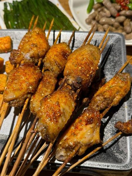 烧烤鸡翅怎么串竹签_鸡翅串签技巧-第1张图片-山城妙识 烧烤鸡翅怎么串竹签_鸡翅串签技巧-第1张图片-山城妙识