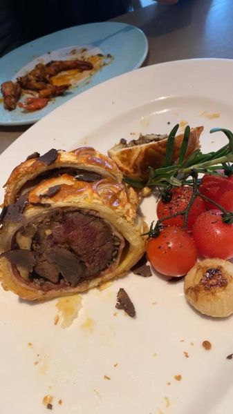 惠灵顿牛排怎么吃_惠灵顿牛排吃法顺序-第2张图片-山城妙识