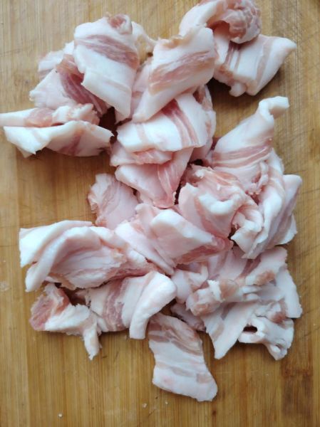 五花肉炖豆腐怎么做_五花肉炖豆腐需要焯水吗-第2张图片-山城妙识