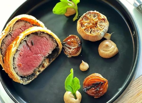 惠灵顿牛排怎么吃_惠灵顿牛排吃法顺序-第3张图片-山城妙识