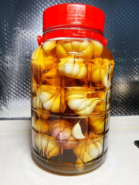 怎样泡糖蒜简单好吃窍门_糖蒜怎么腌制不辣不苦-第2张图片-山城妙识