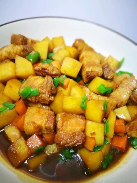 红烧肉烧土豆怎么做_红烧肉烧土豆先放什么-第2张图片-山城妙识 红烧肉烧土豆怎么做_红烧肉烧土豆先放什么-第2张图片-山城妙识