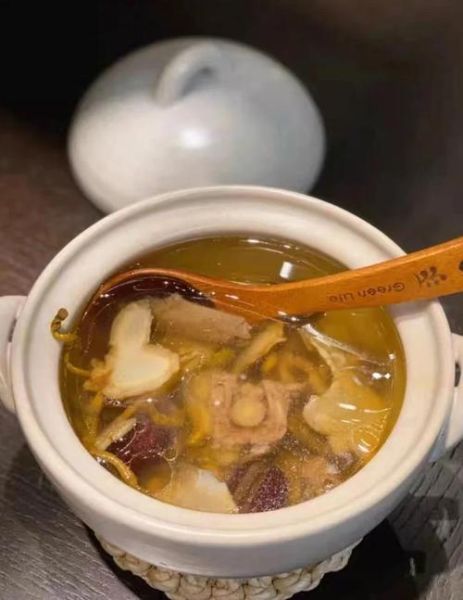 广东老火靓汤怎么做_广东汤谱100例适合哪些体质-第2张图片-山城妙识