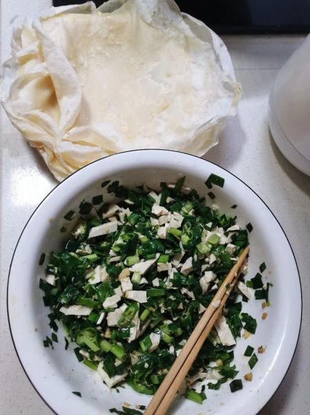 烙煎饼的家常做法_怎样摊出又薄又软的煎饼-第1张图片-山城妙识