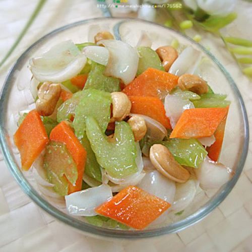 西芹腰果百合怎么炒_西芹腰果百合的功效与禁忌-第3张图片-山城妙识