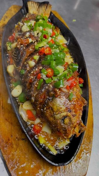 铁板鲫鱼怎么做_铁板鲫鱼的家常做法-第1张图片-山城妙识