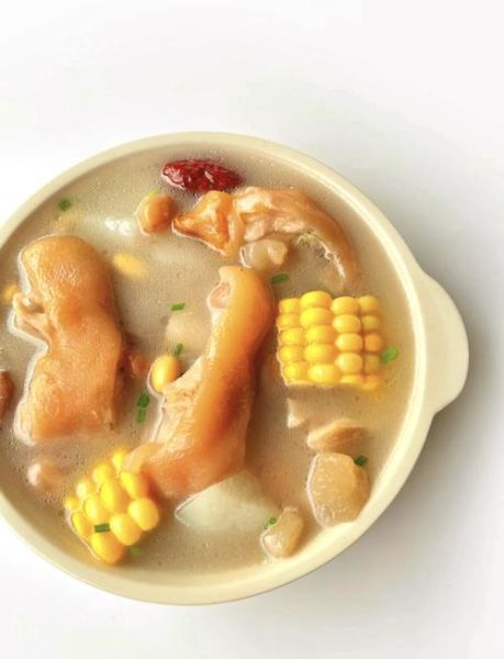 秋季猪蹄煲汤最佳搭配_什么食材最滋补不上火-第1张图片-山城妙识 秋季猪蹄煲汤最佳搭配_什么食材最滋补不上火-第1张图片-山城妙识