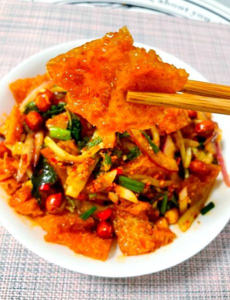 香辣卤猪皮怎么做_卤猪皮软烂不腥的秘诀-第3张图片-山城妙识