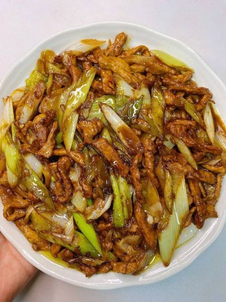 大葱炒肉丝怎么炒好吃_大葱炒肉丝的家常做法-第1张图片-山城妙识
