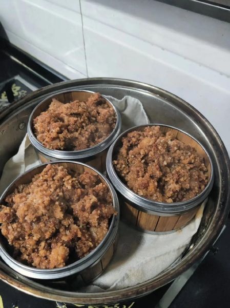 粉蒸肉怎么做才软糯入味_正宗粉蒸肉的家常做法-第1张图片-山城妙识